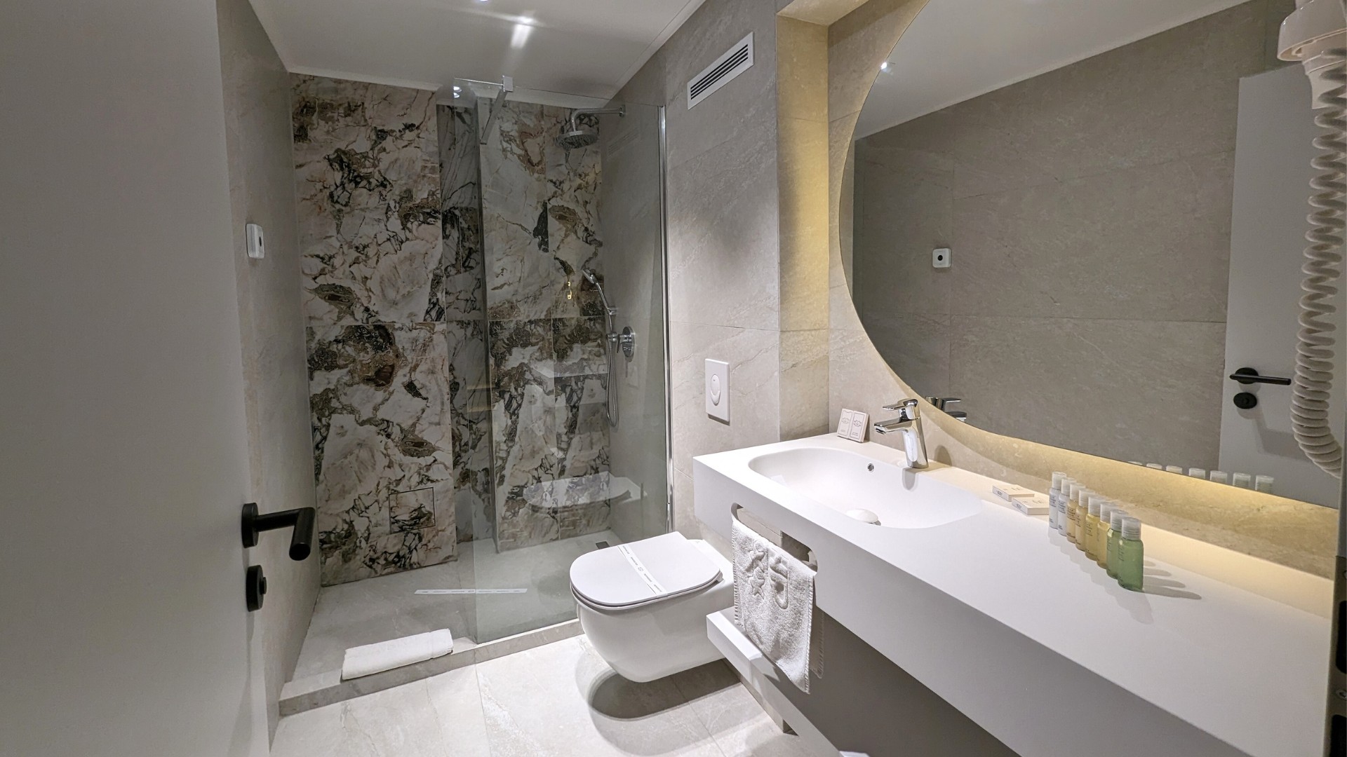 HOTEL BAVARIA BLU – Explore, Dream, Discover!